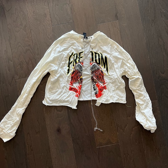 Windsor | Tops | Chained Cropped Tee | Poshmark